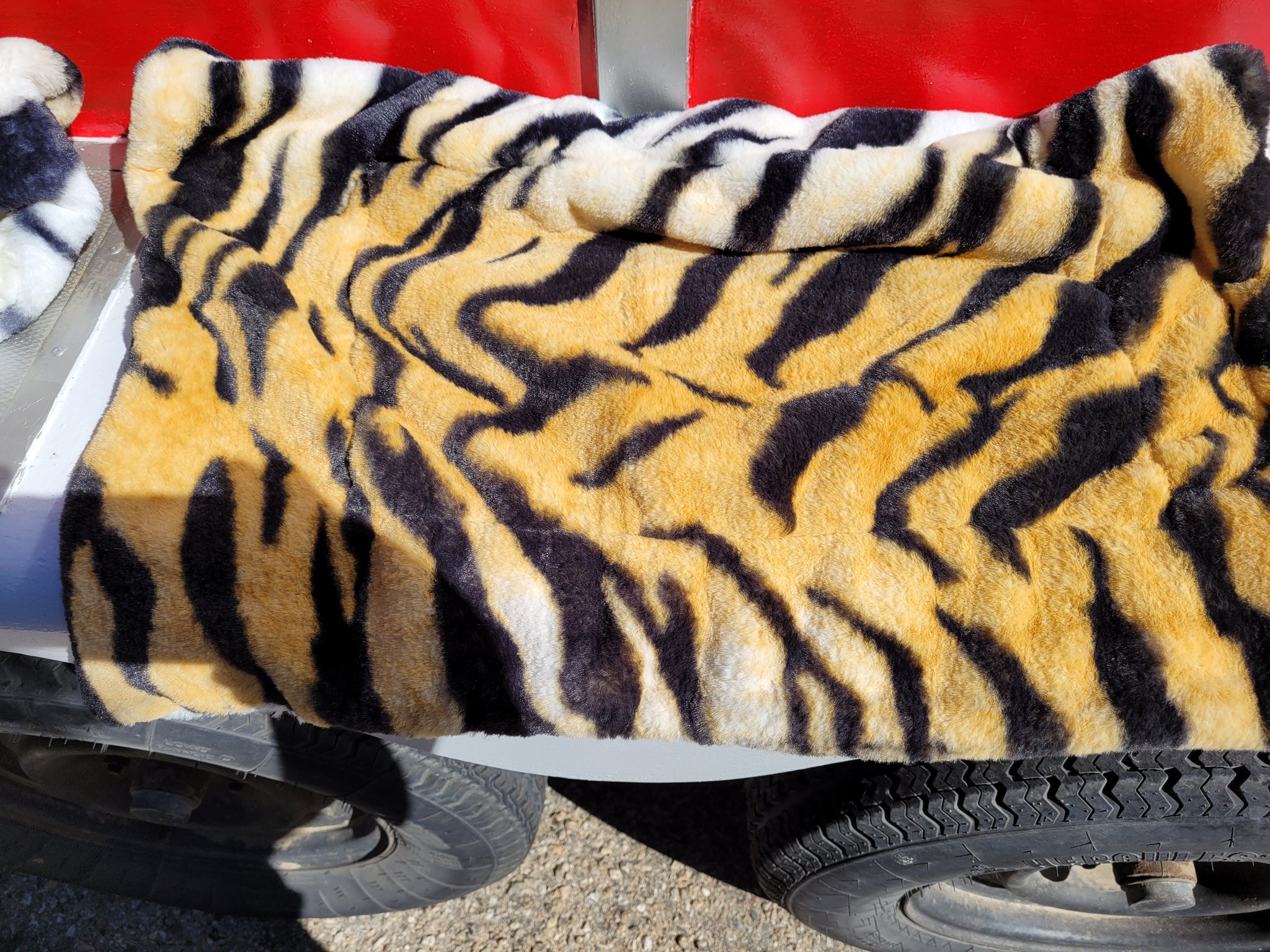 Faux fur mat – California Dogs